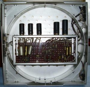 Comparaison d'ELLIOT (1960) et du Raspberry Pi Zero