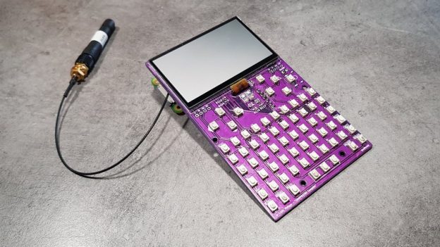 ShaRPiKeebo mini ordinateur Linux avec écran, clavier et liaison radio ...