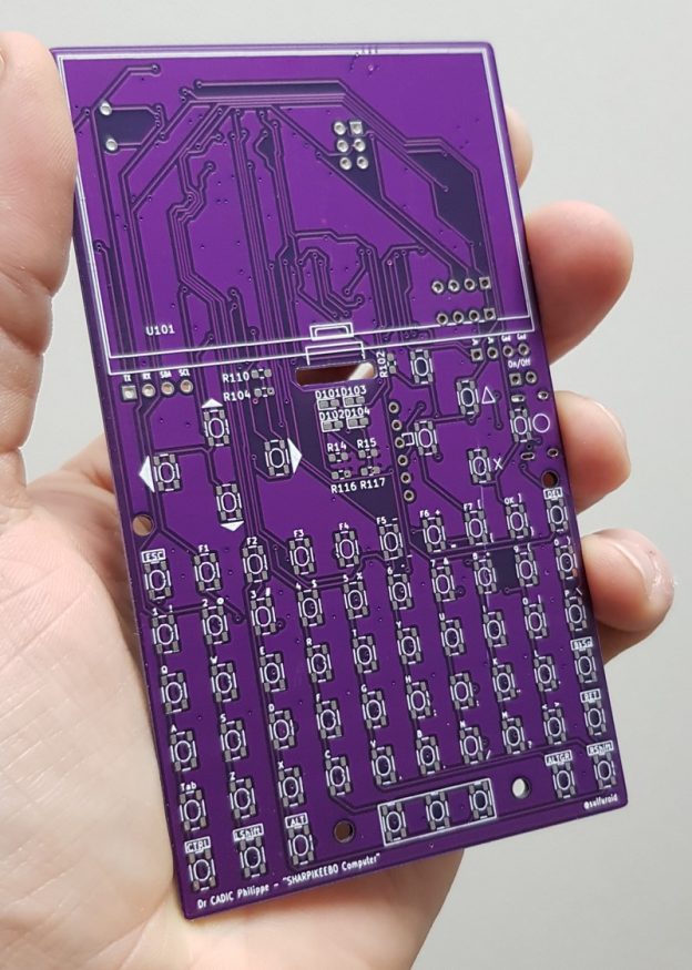 ShaRPiKeebo mini ordinateur Linux avec écran, clavier et liaison radio ...