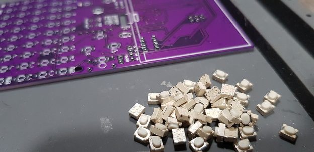 ShaRPiKeebo mini ordinateur Linux avec écran, clavier et liaison radio ...