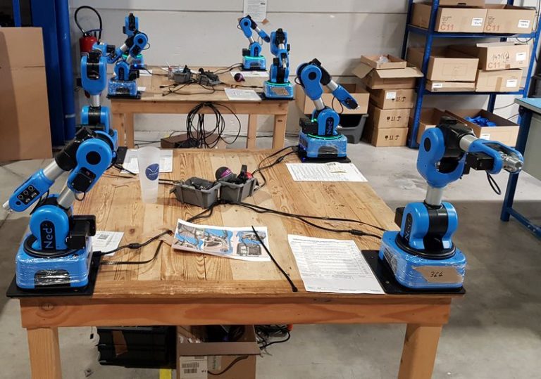 Visite de l'usine des robots Niryo, à base de Raspberry Pi - Framboise 314, le Raspberry Pi à la ...