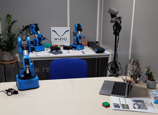 Visite de l'usine des robots Niryo, à base de Raspberry Pi - Framboise 314, le Raspberry Pi à la ...