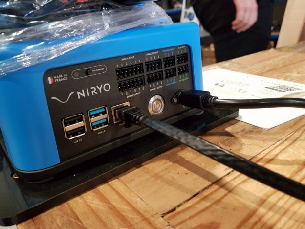 Visite de l'usine des robots Niryo, à base de Raspberry Pi - Framboise ...