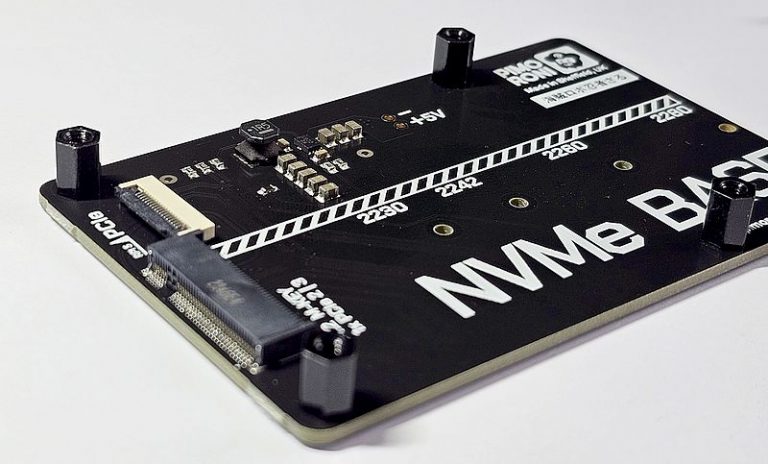 NVMe Base de Pimoroni : Ajoutez un SSD M2 à votre Raspberry Pi 5 ...